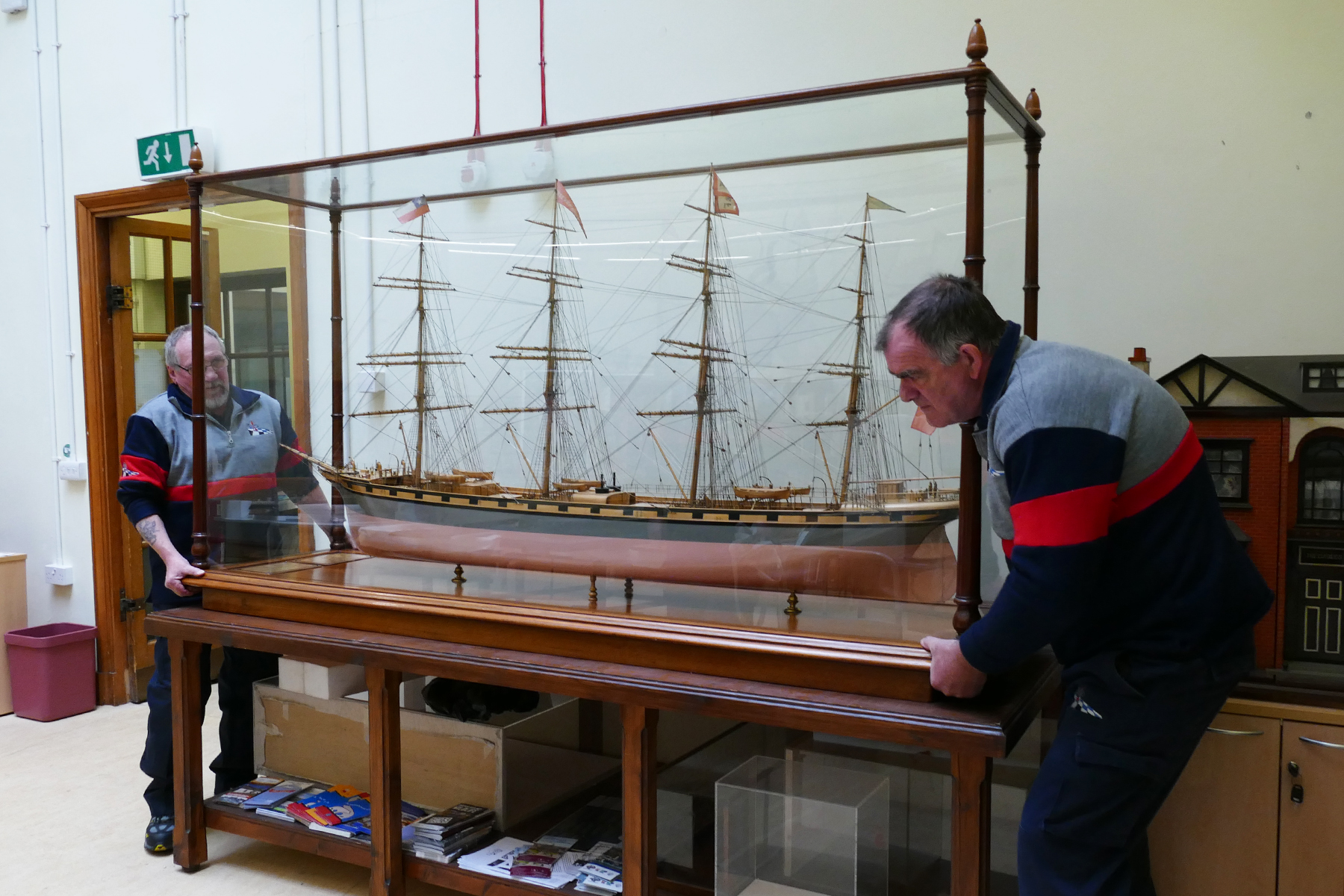 These Splendid Ships – THE ARTFUL DONDER